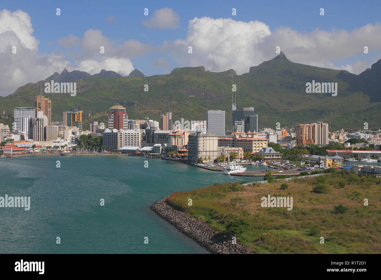 Gulf, coast, city and mountains. Port Louis, Mauritius Stock Photo - Alamy