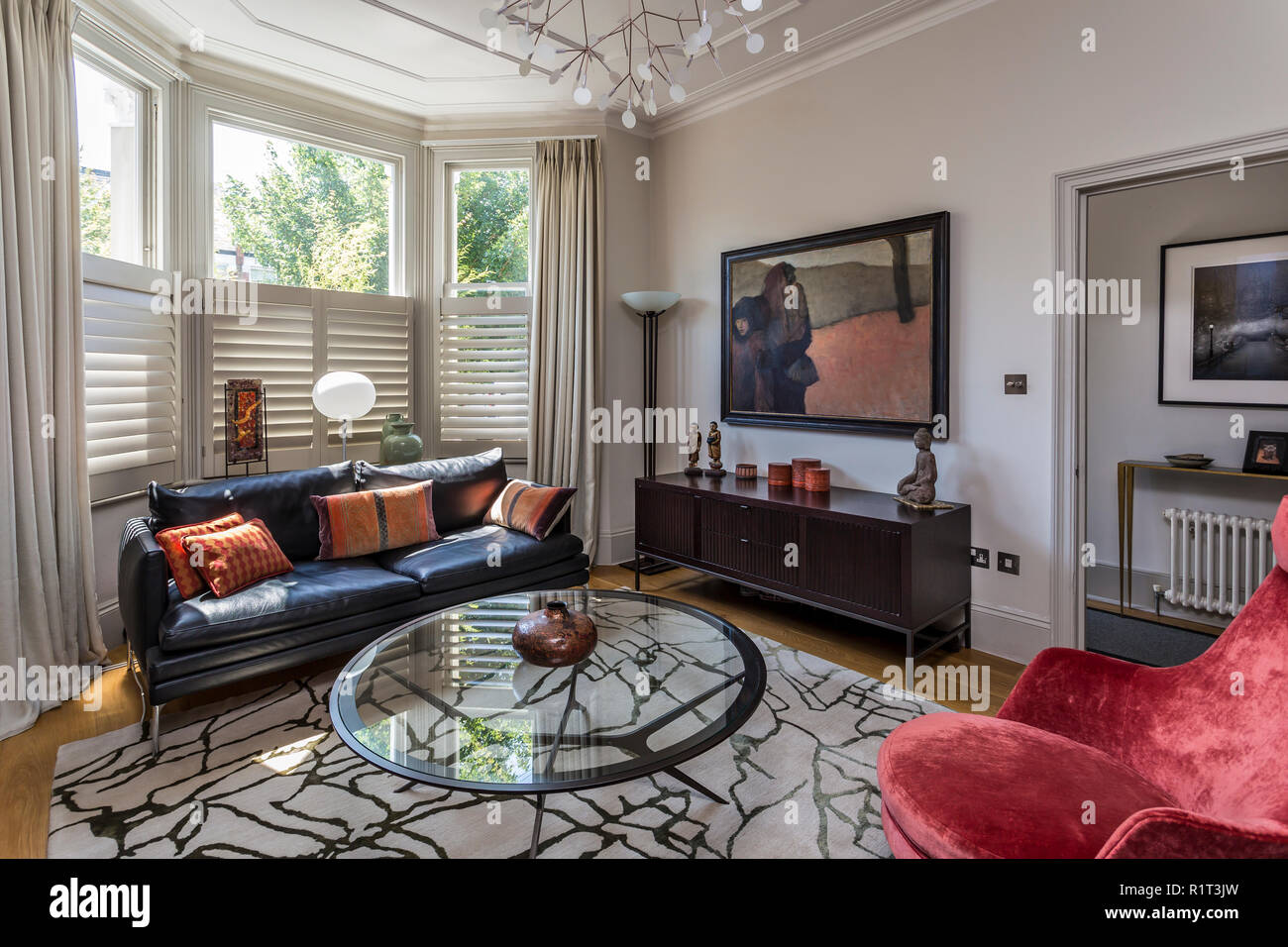 Modern house interior london hi-res stock photography and images - Alamy