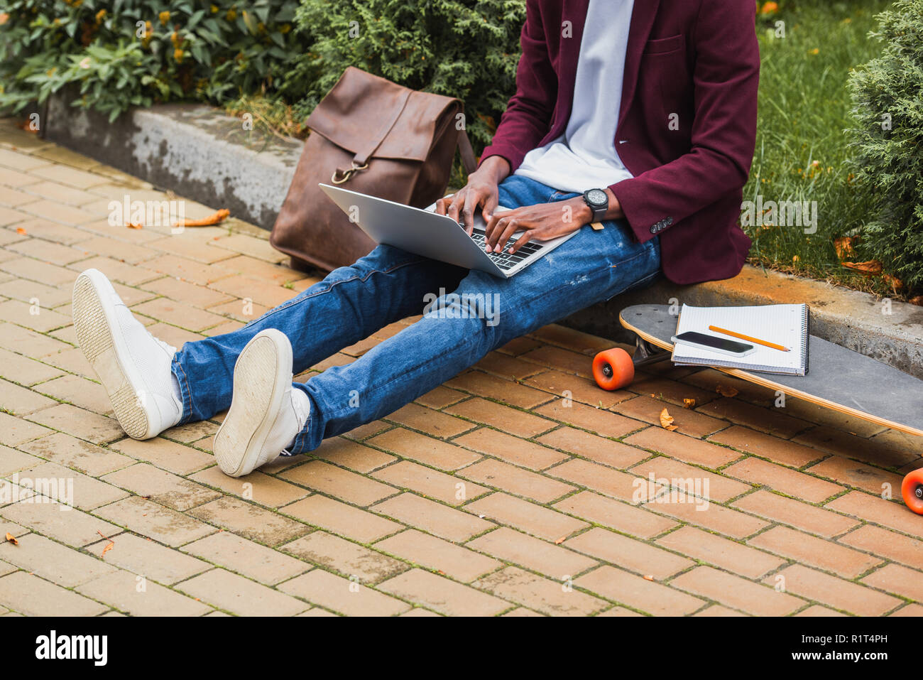 Sitting on curb hi-res stock photography and images - Alamy