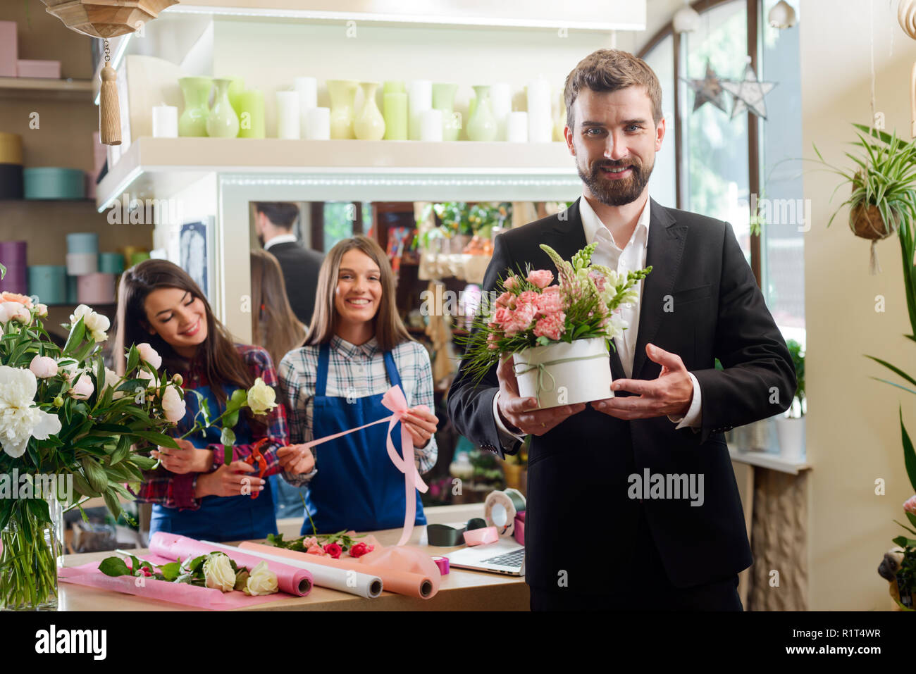 Flower delivery man hi-res stock photography and images - Alamy