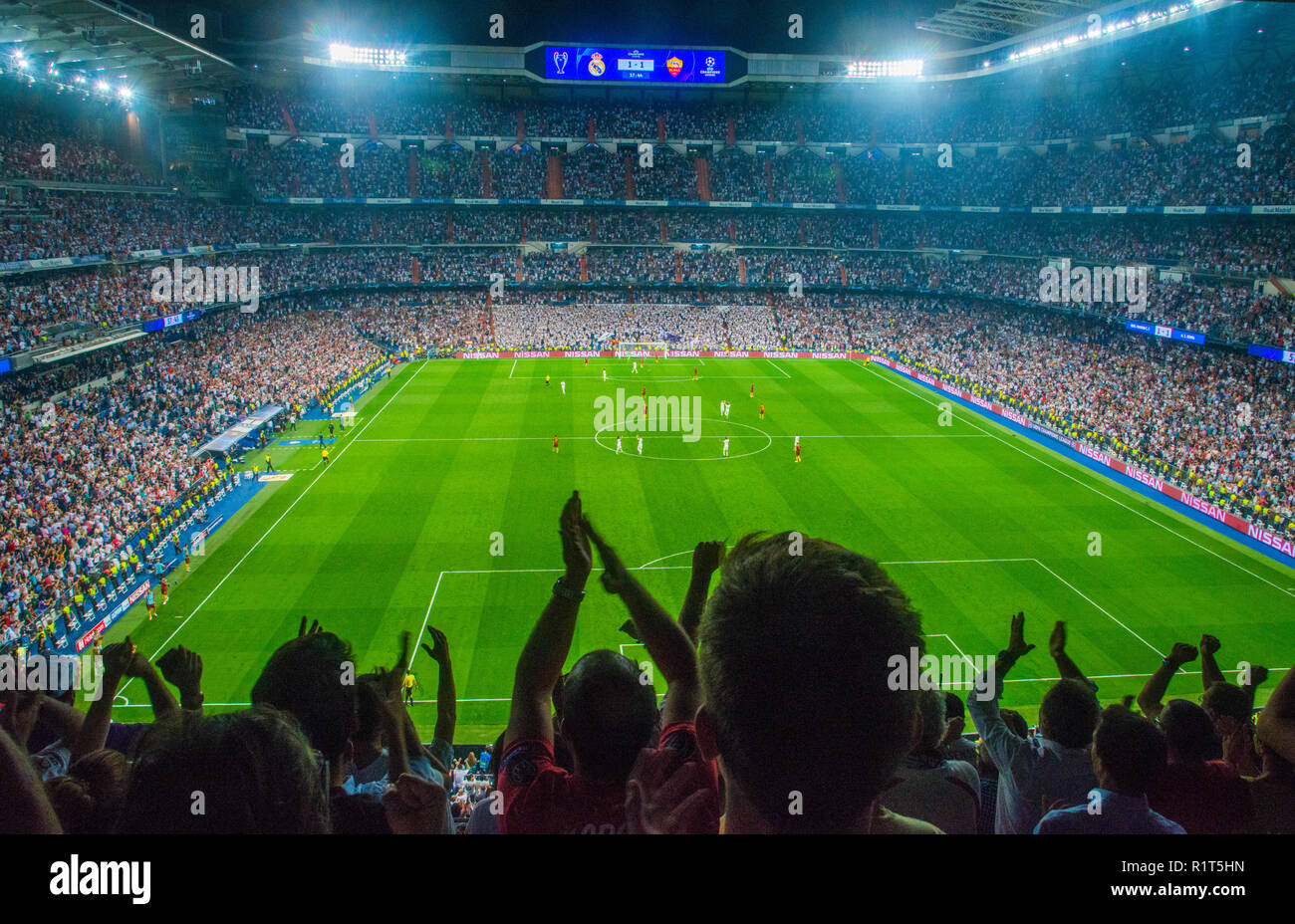Santiago bernabéu stadium fans hi-res stock photography and images - Alamy
