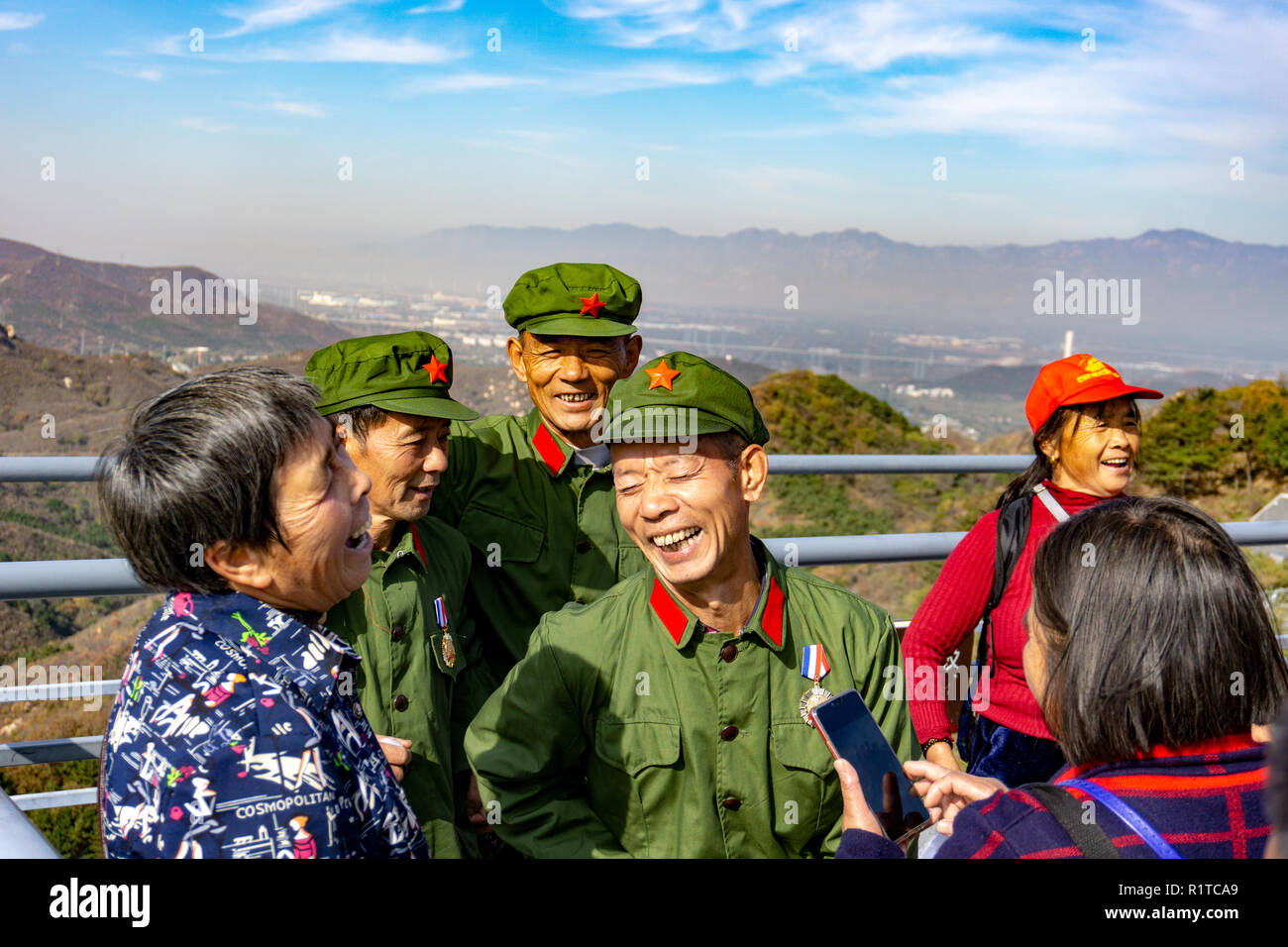 Happy soldiers hi-res stock photography and images - Alamy