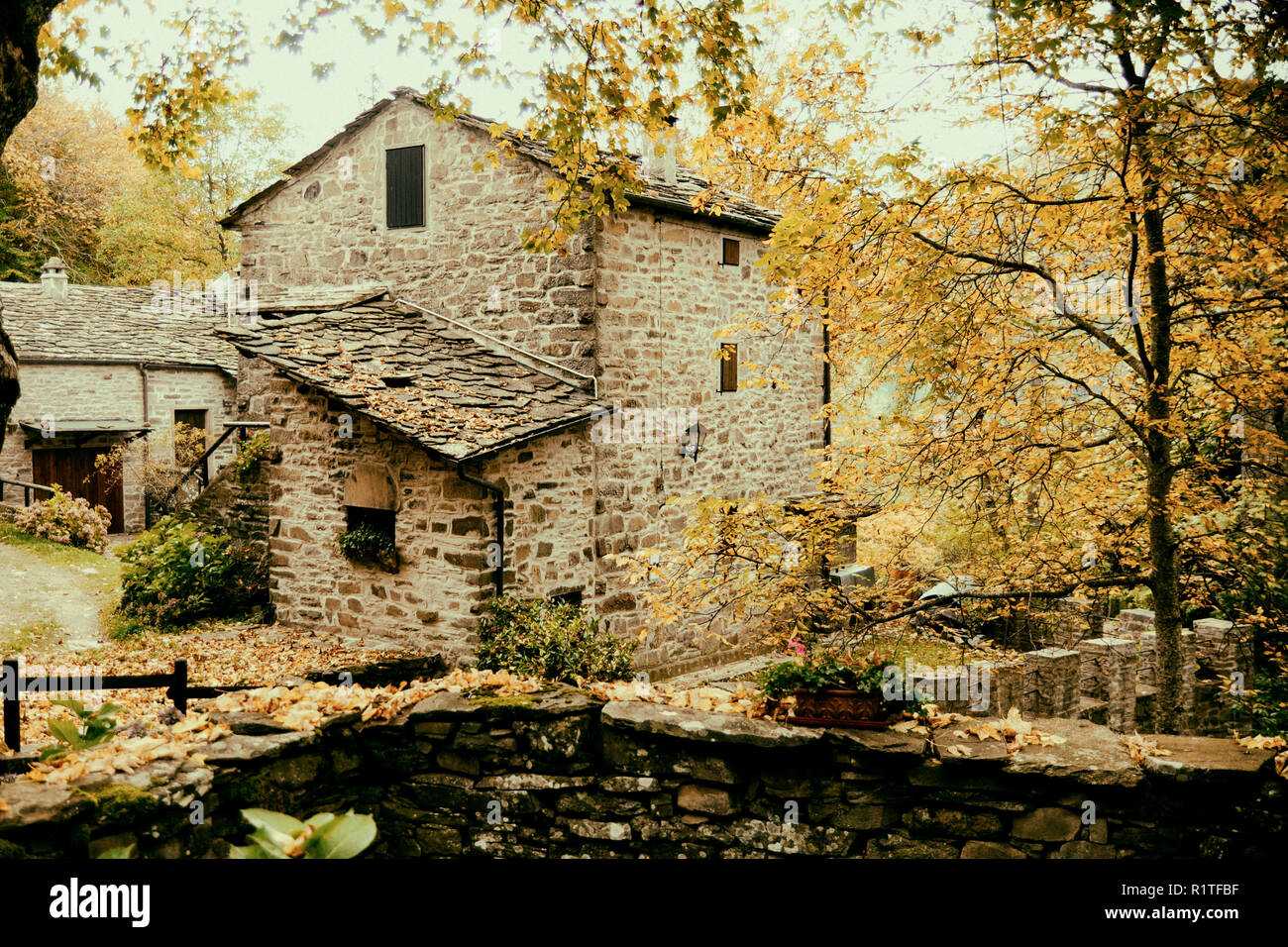 An ancient stone house during autumn in central Italy Apennines Stock ...