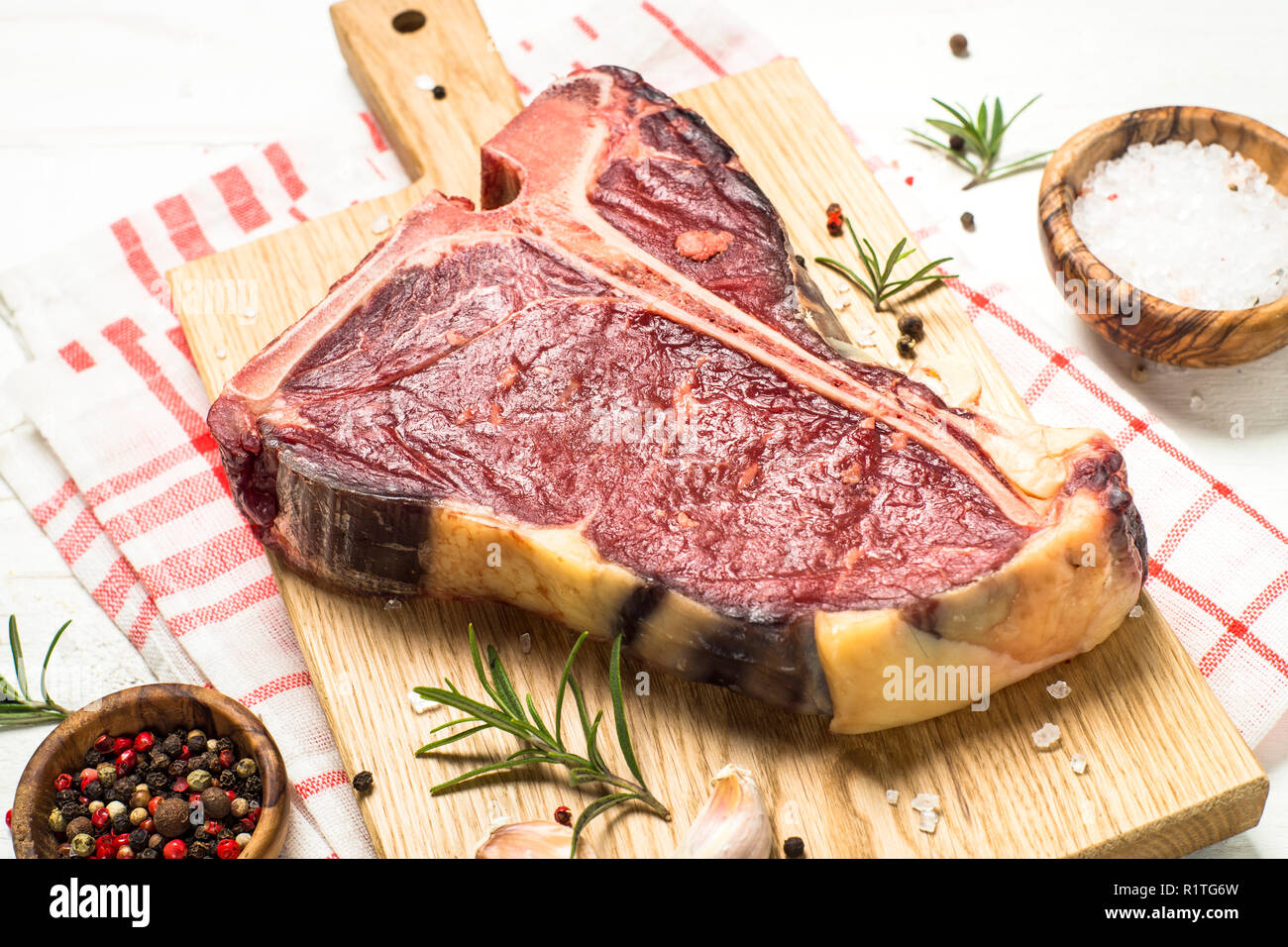Uncooked t bone steak hi-res stock photography and images - Alamy