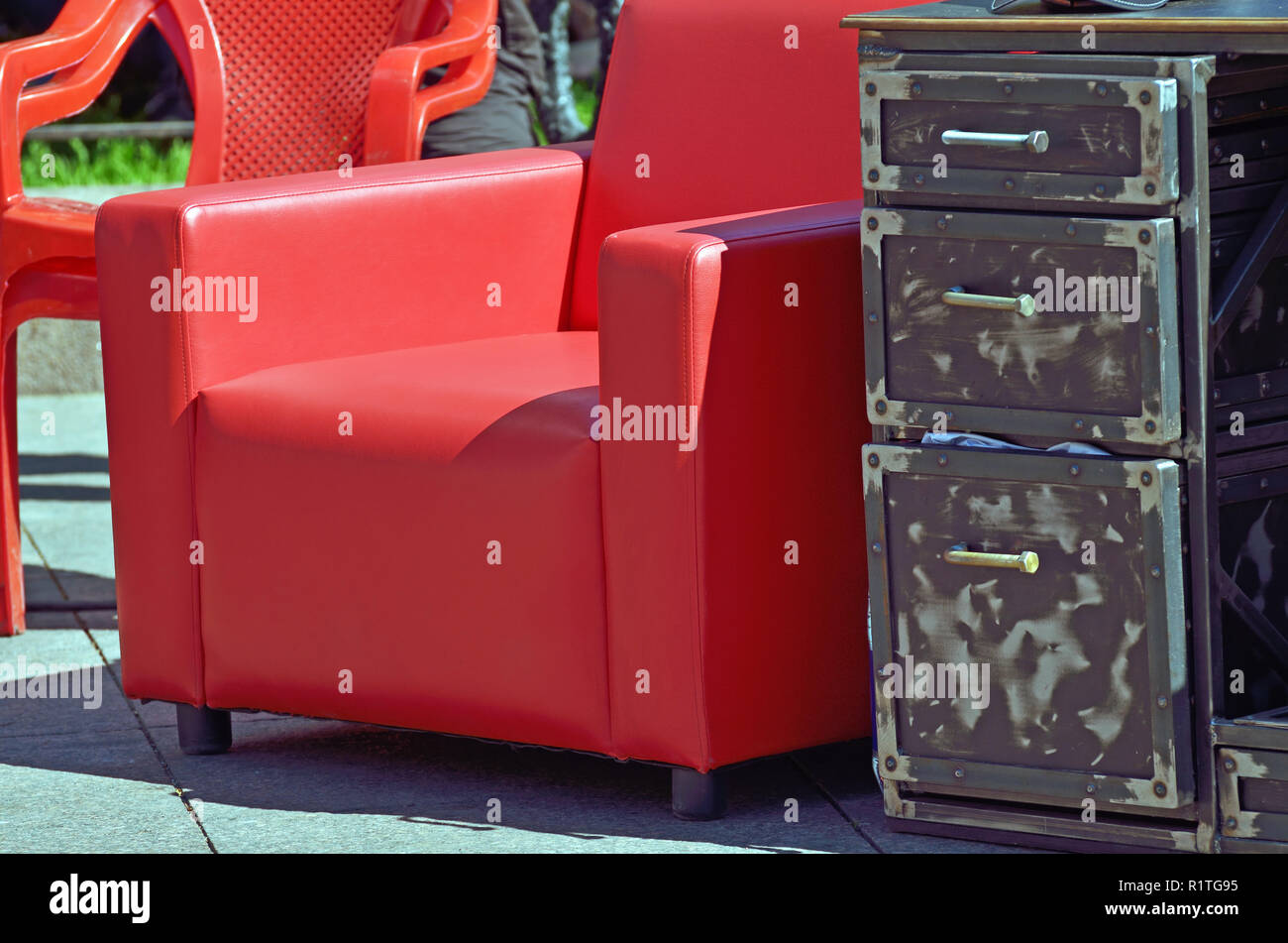 Big red chair hi-res stock photography and images - Alamy