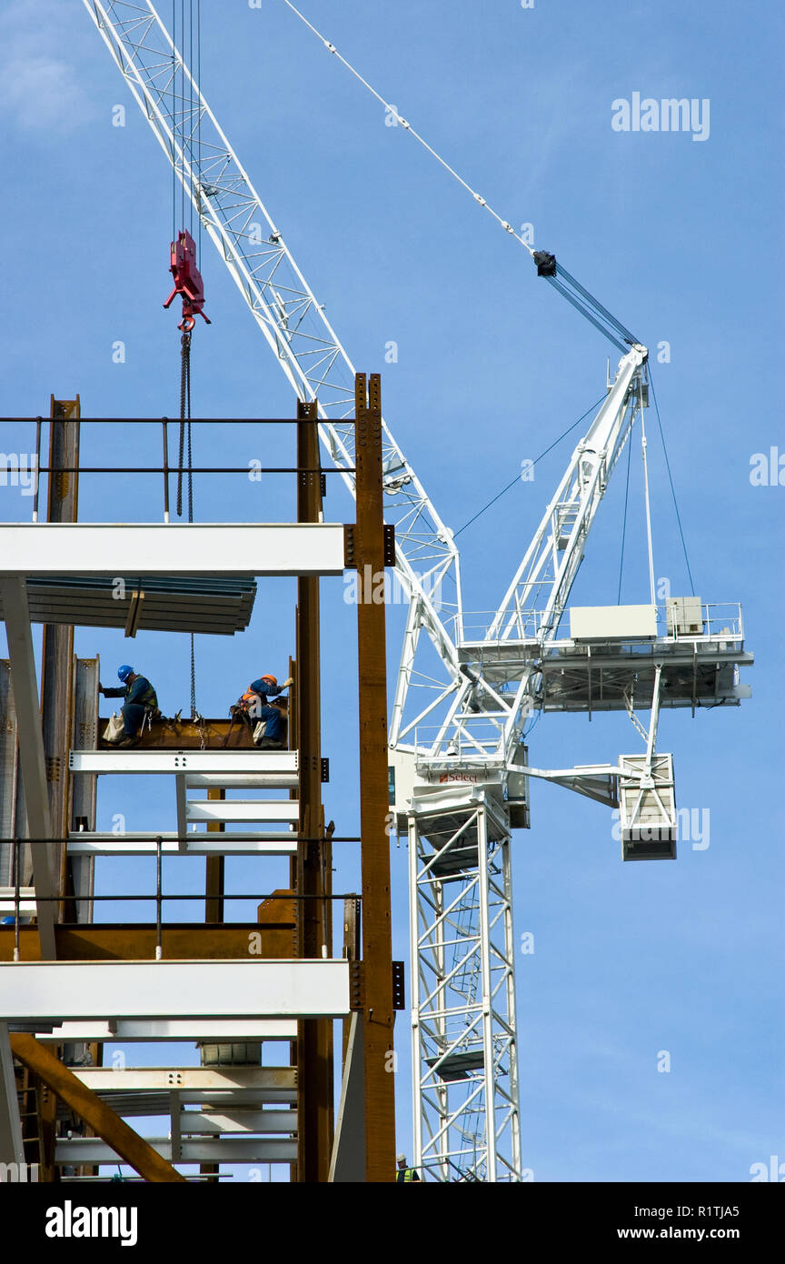Girder framework skyscraper hi-res stock photography and images - Alamy