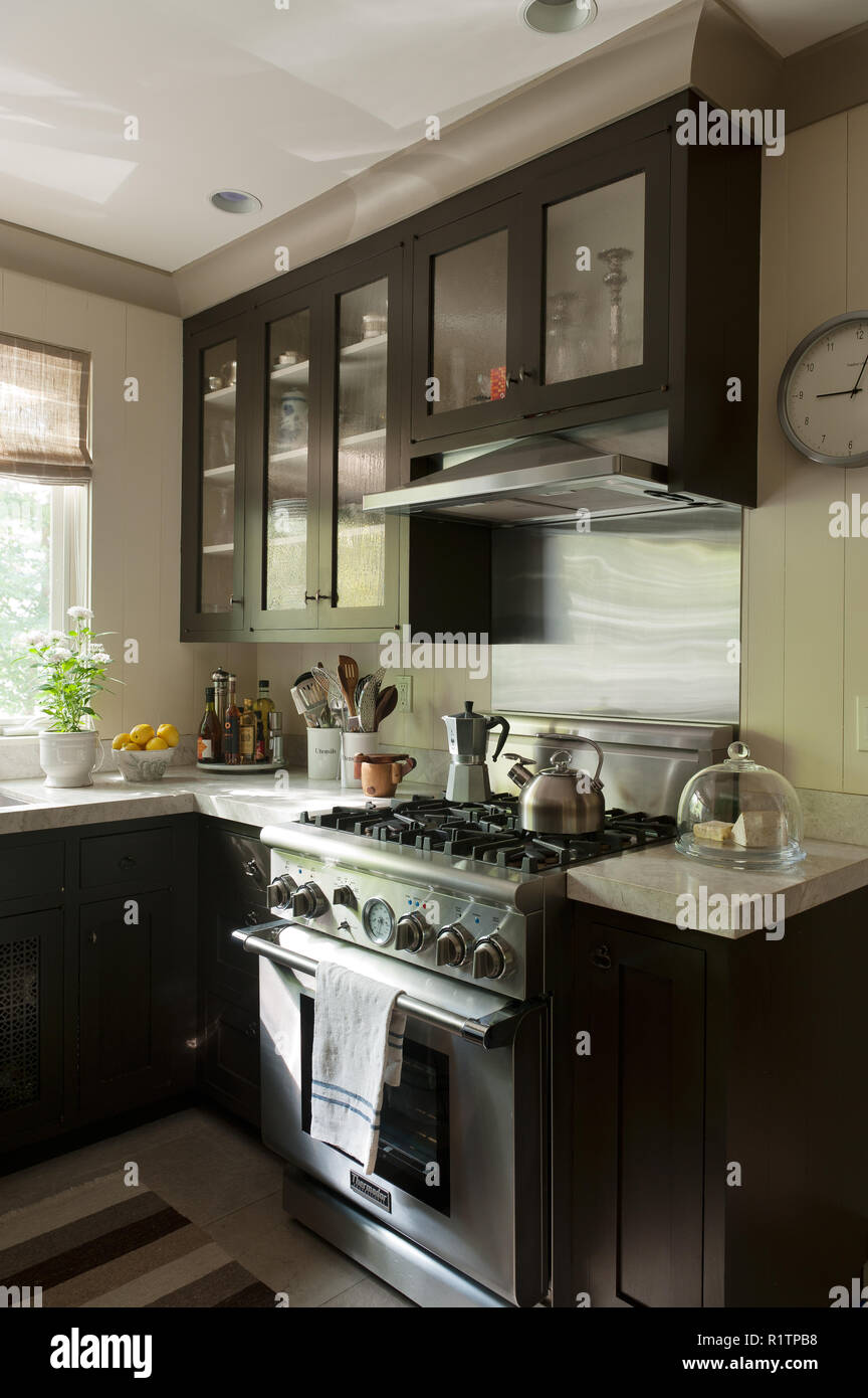 Country style kitchen Stock Photo - Alamy