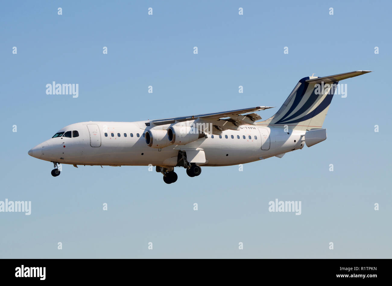 British aerospace systems bae 146 hi-res stock photography and images ...