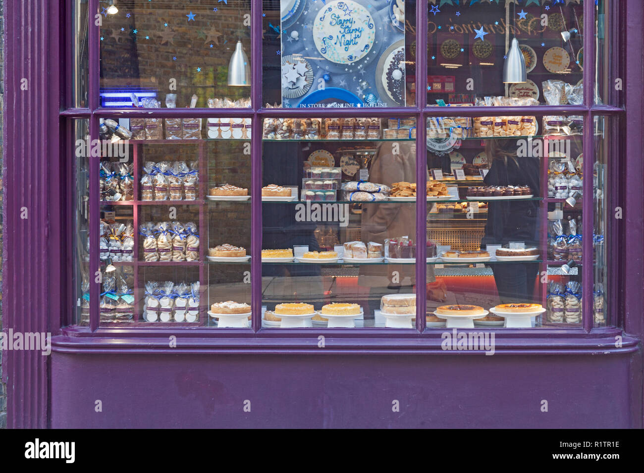 Cake shop window display hi-res stock photography and images - Alamy