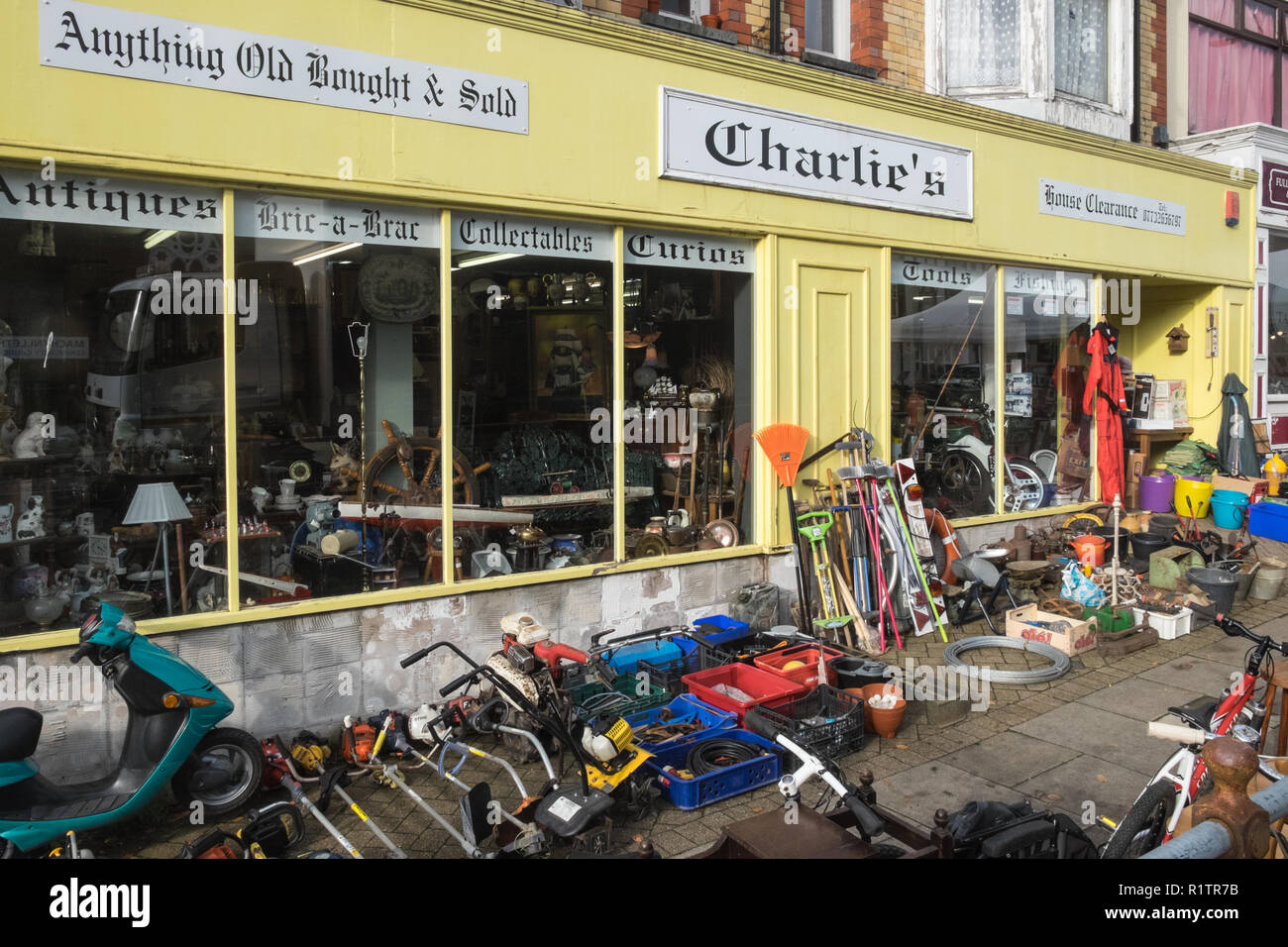 Market town of machynlleth powys hi-res stock photography and images ...
