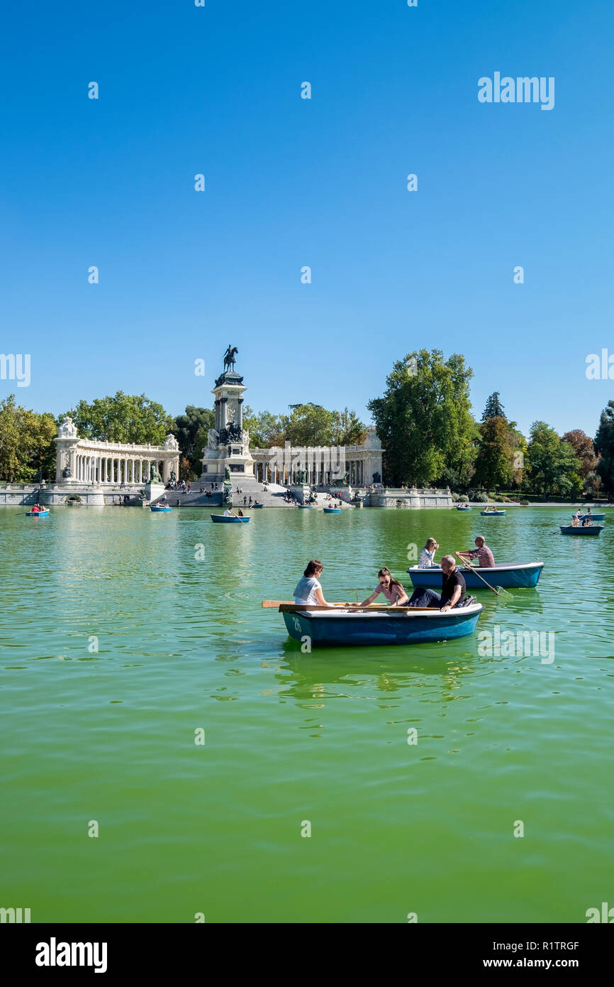 Boating on the lake in the Retiro park in Madrid, Spain Stock Photo - Alamy