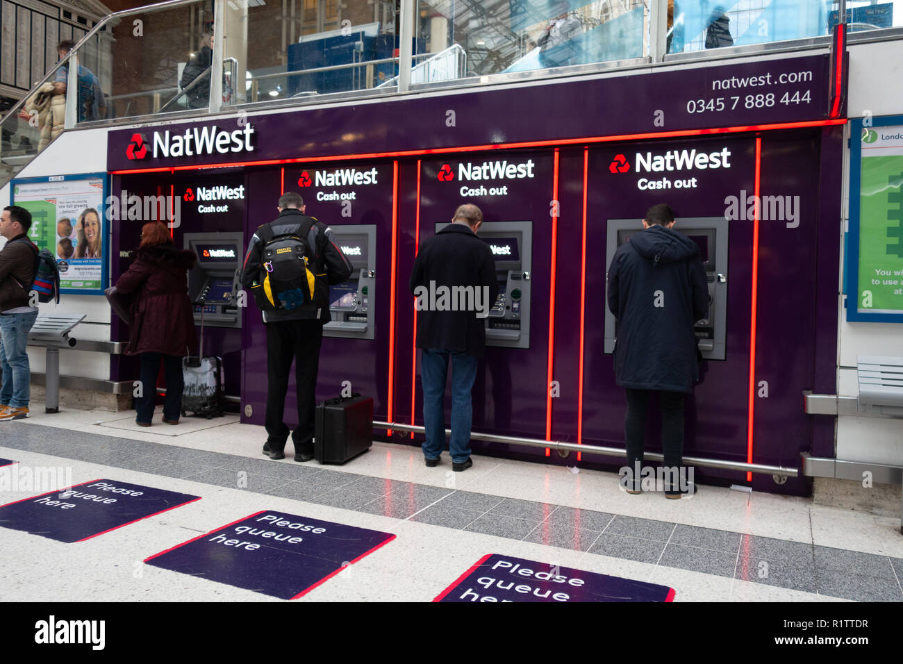 24 hour atm hi-res stock photography and images - Alamy