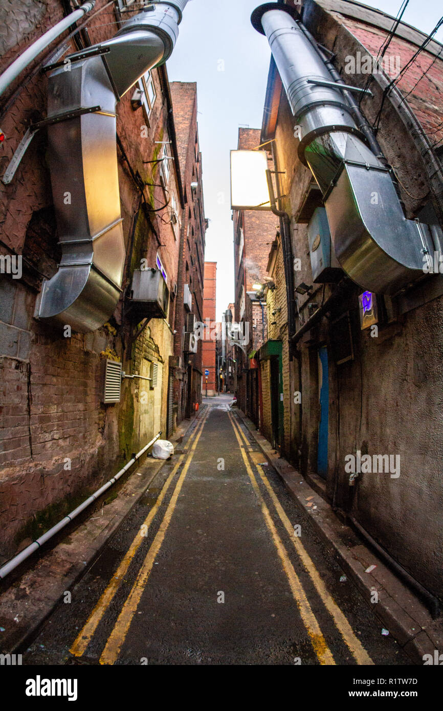 Manchester back alley ways. Urban grime England Stock Photo - Alamy