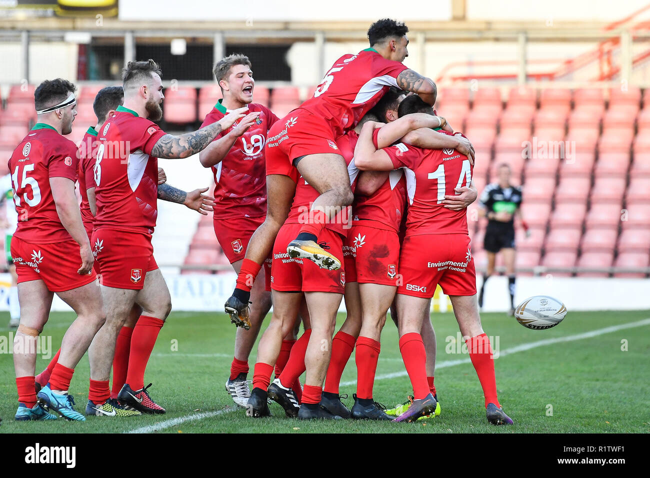 Wales celebrate scoring a try hi-res stock photography and images - Alamy