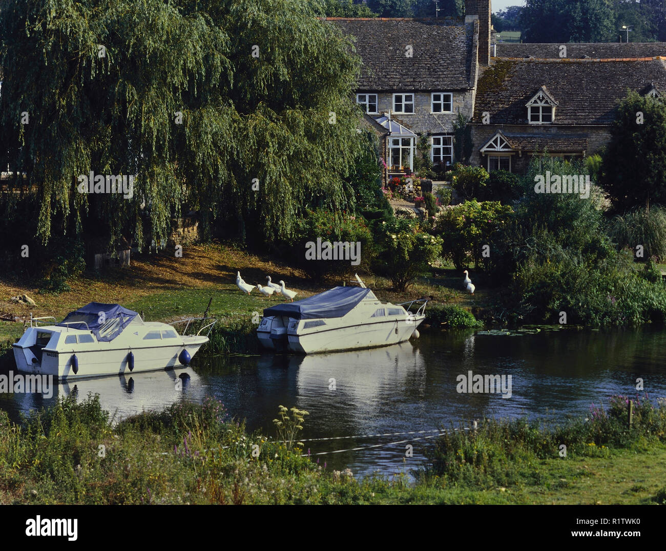 River Nene, Wansford, Cambridgeshire, England, UK Stock Photo - Alamy