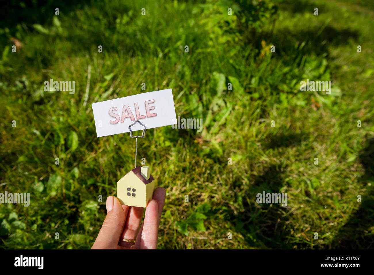 House Sale Board High Resolution Stock Photography and Images - Alamy