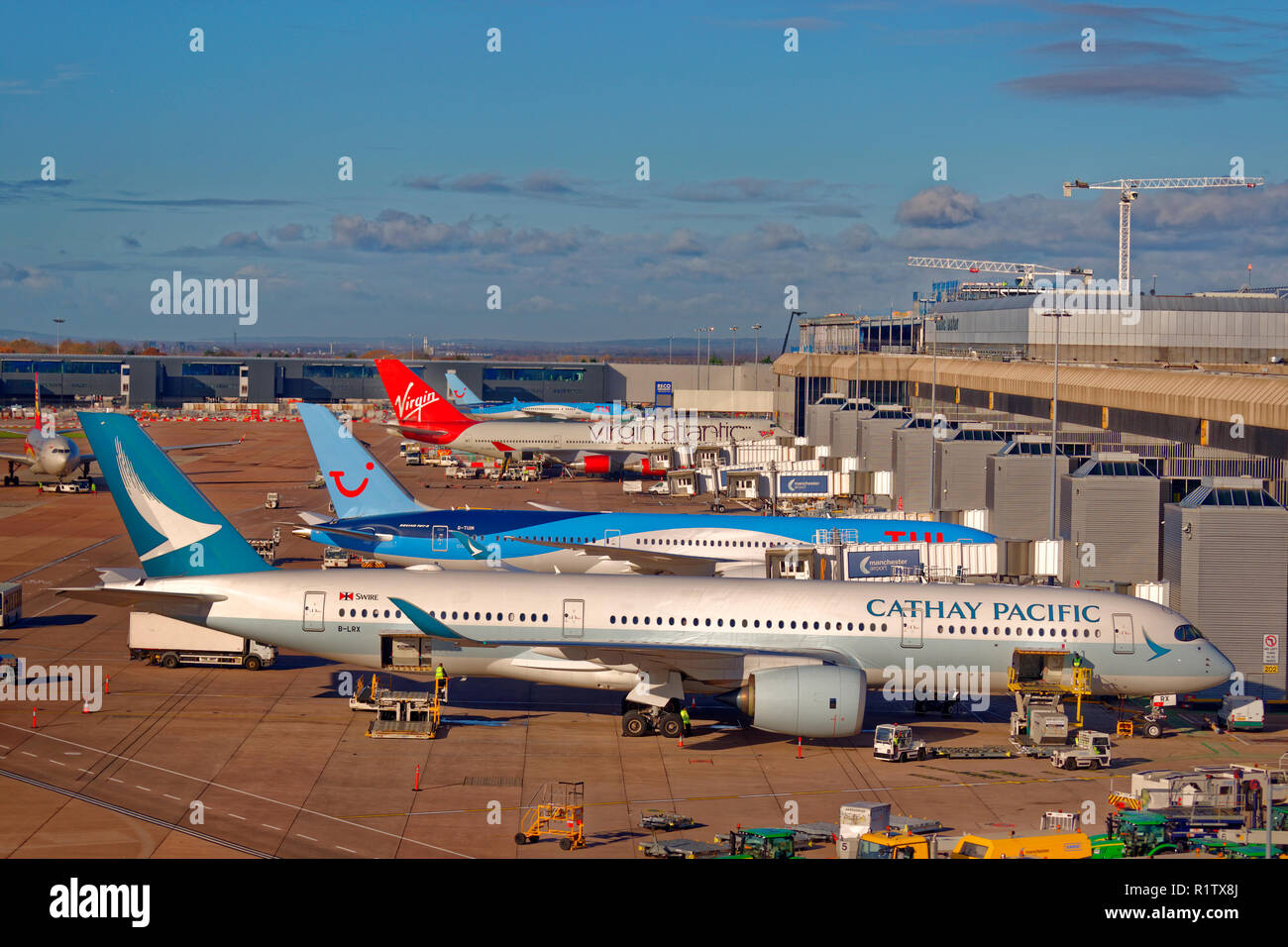 Manchester airport terminal 2 hi-res stock photography and images - Alamy