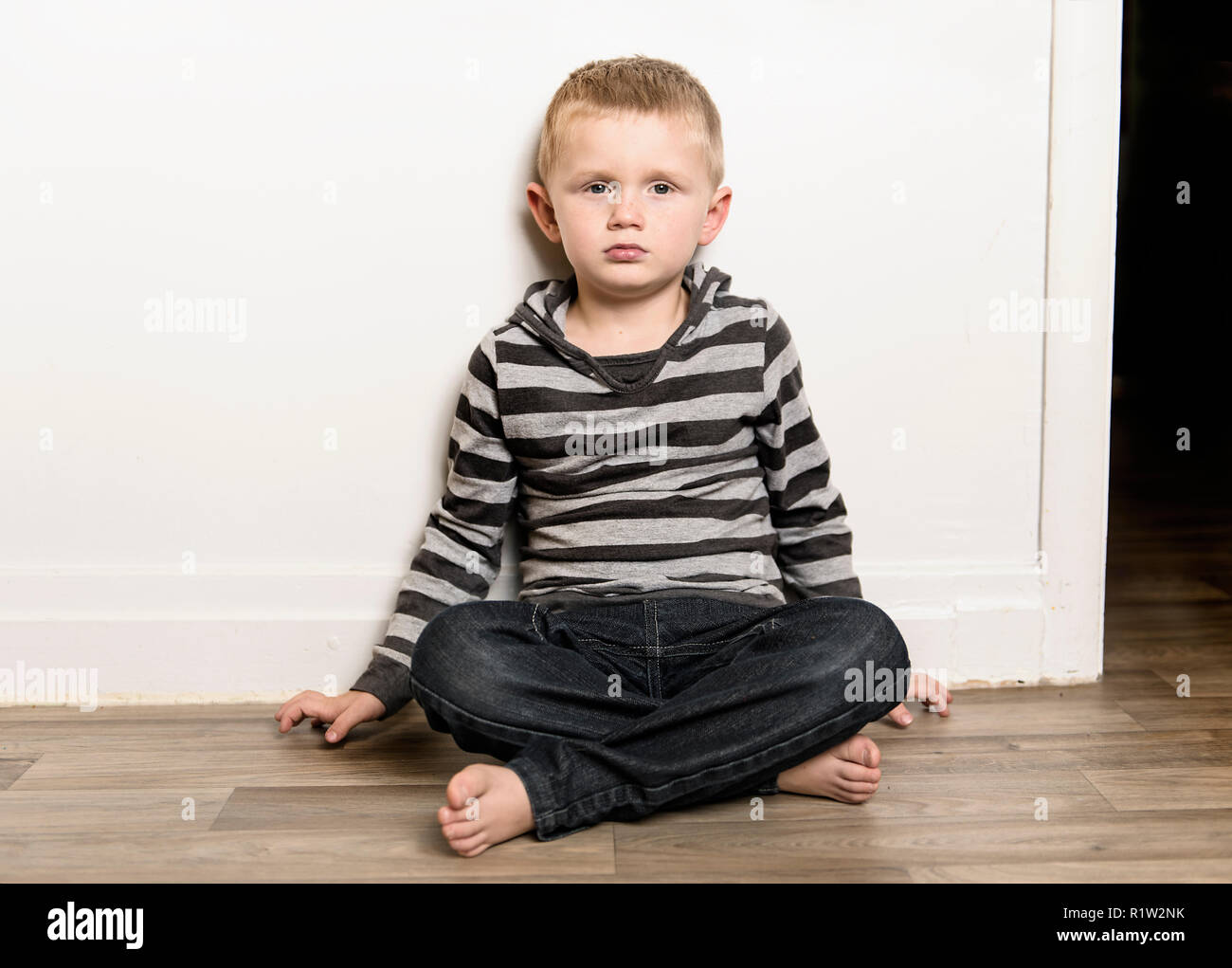 A little boy sit on the floor at home Stock Photo - Alamy