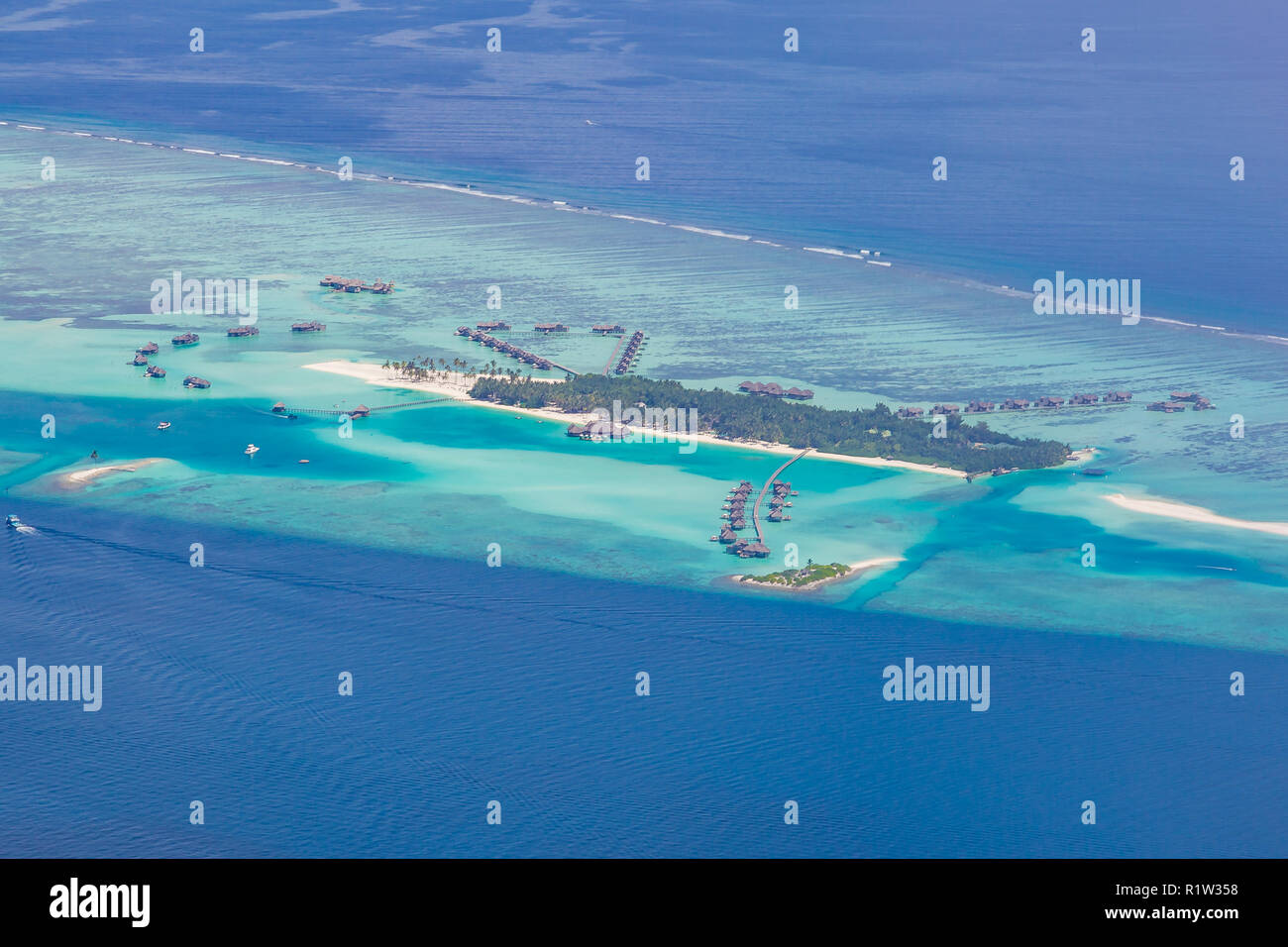 Atolls of the maldives islands hi-res stock photography and images - Alamy