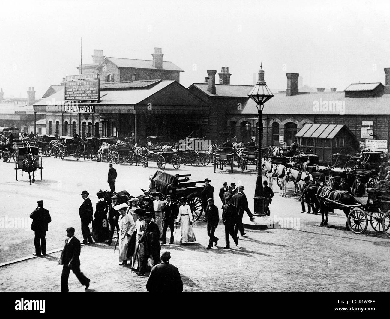 Doncaster railway station hi-res stock photography and images - Alamy