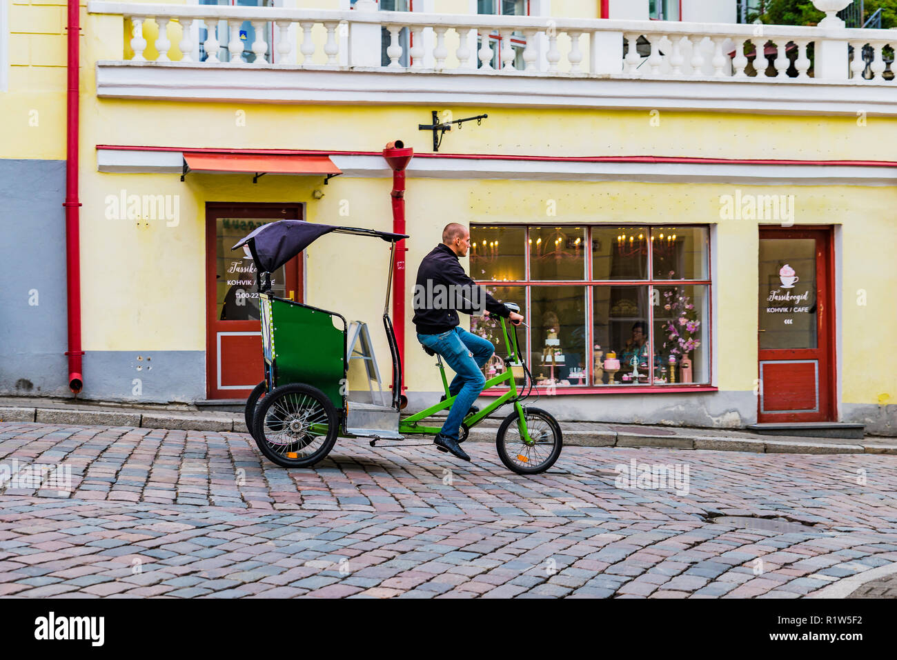 Old Rickshaw Historic High Resolution Stock Photography and Images - Alamy