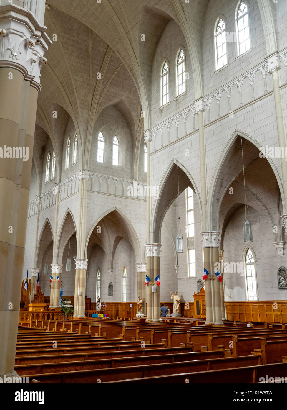 Interior view of Saint Bernard Catholic Church (ƒglise catholique Saint ...