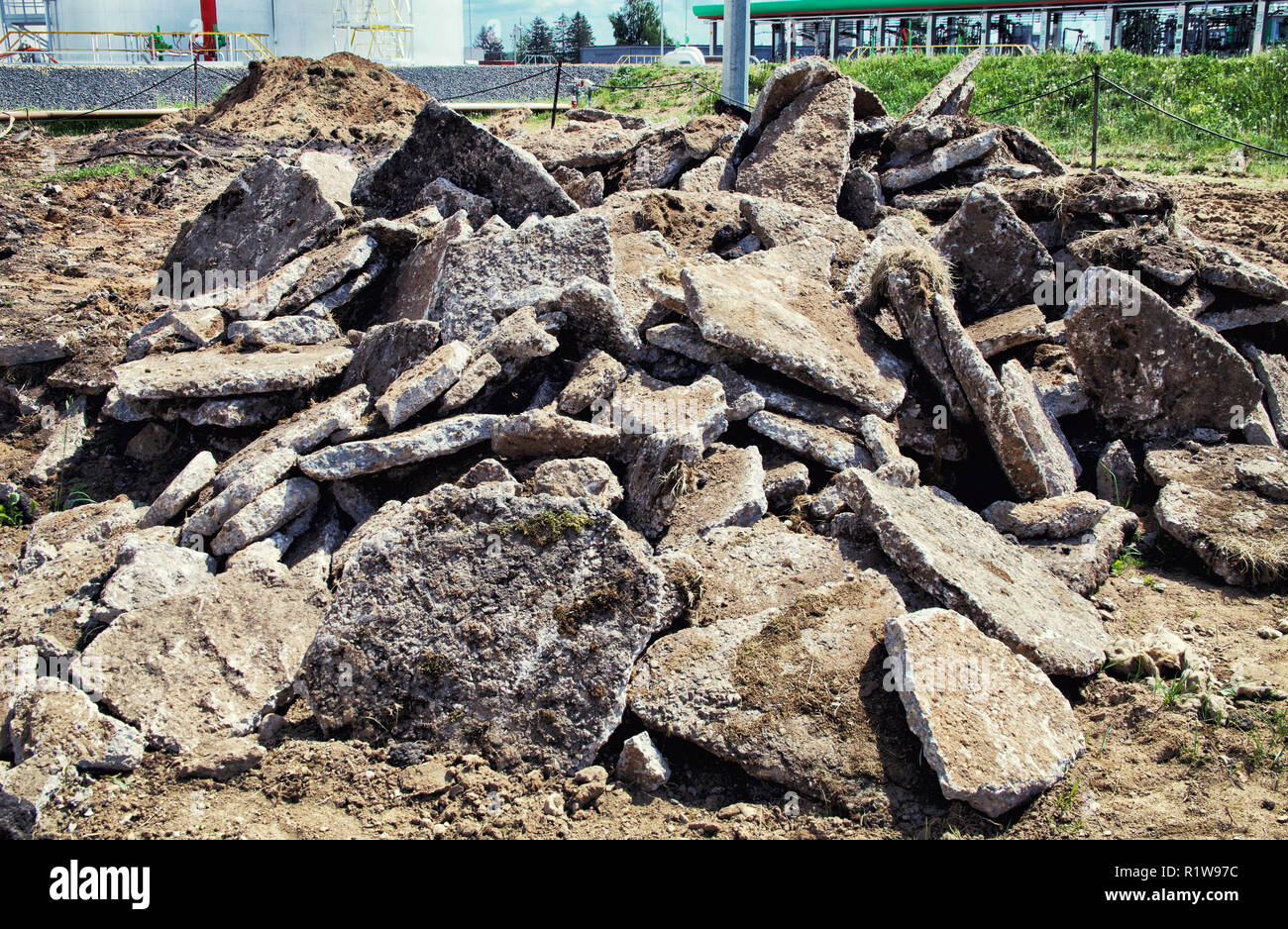 Pile of concrete debris at a building demolition site Stock Photo - Alamy
