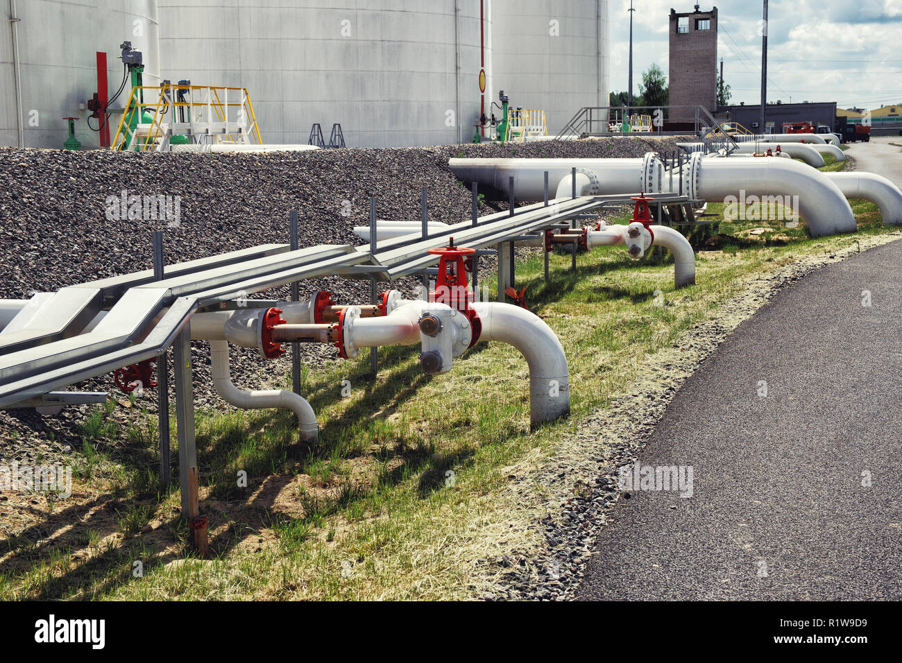 Steel fuel pipes and valves at the oil refinery Stock Photo - Alamy