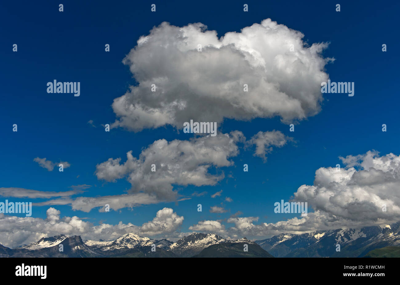 Cumulus mountain hi-res stock photography and images - Alamy