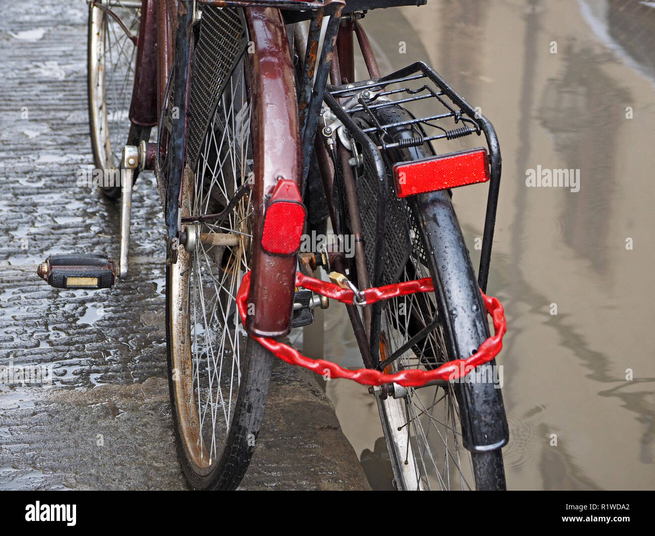 Locked bike and pannier hi-res stock photography and images - Alamy