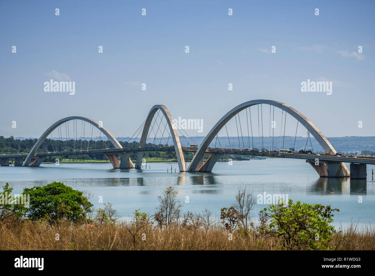 The Juscelino-Kubitschek bridge spans Lake Paranoá, architect Alexandre ...