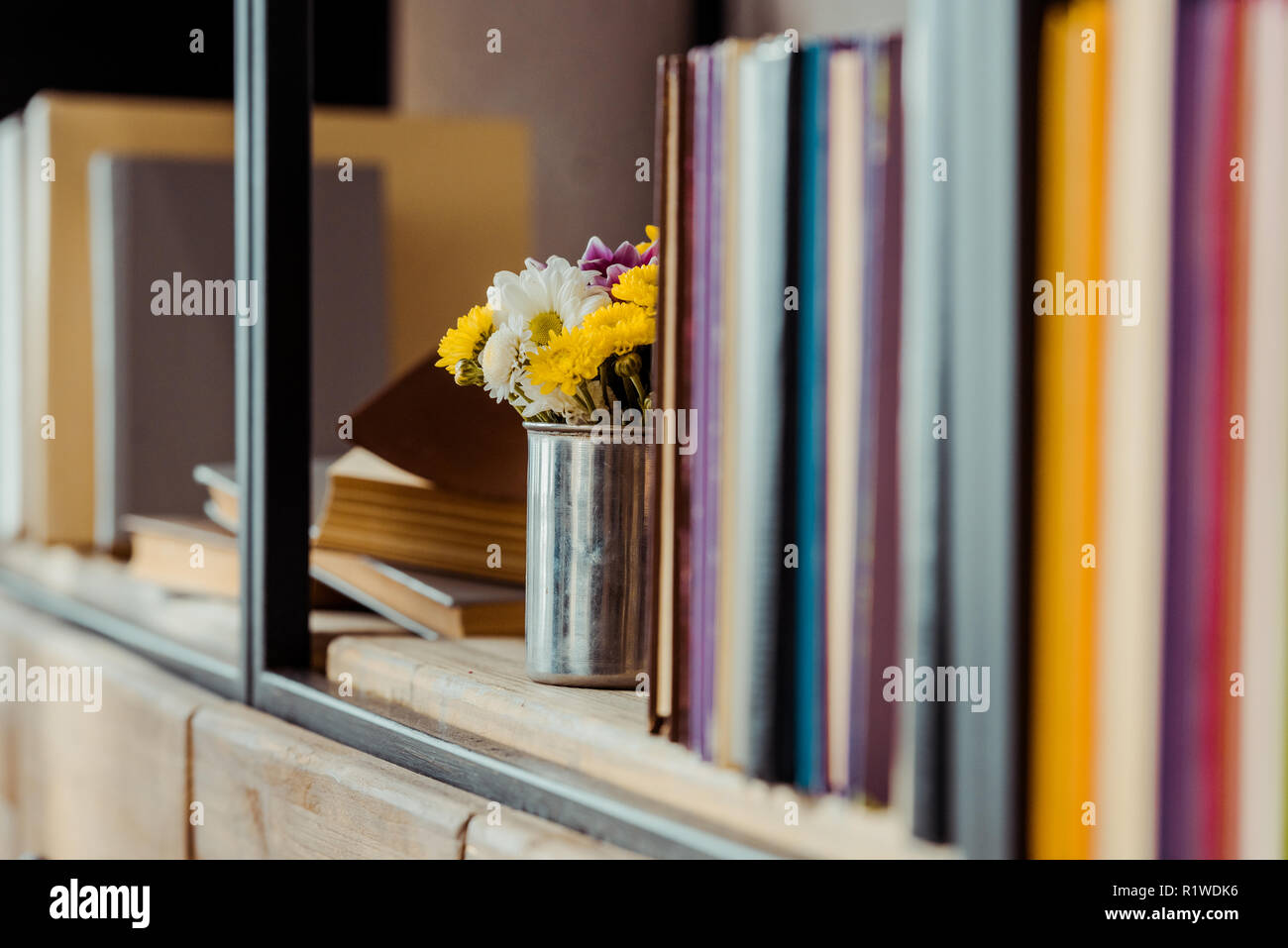 Close up of bookshelf hi-res stock photography and images - Alamy