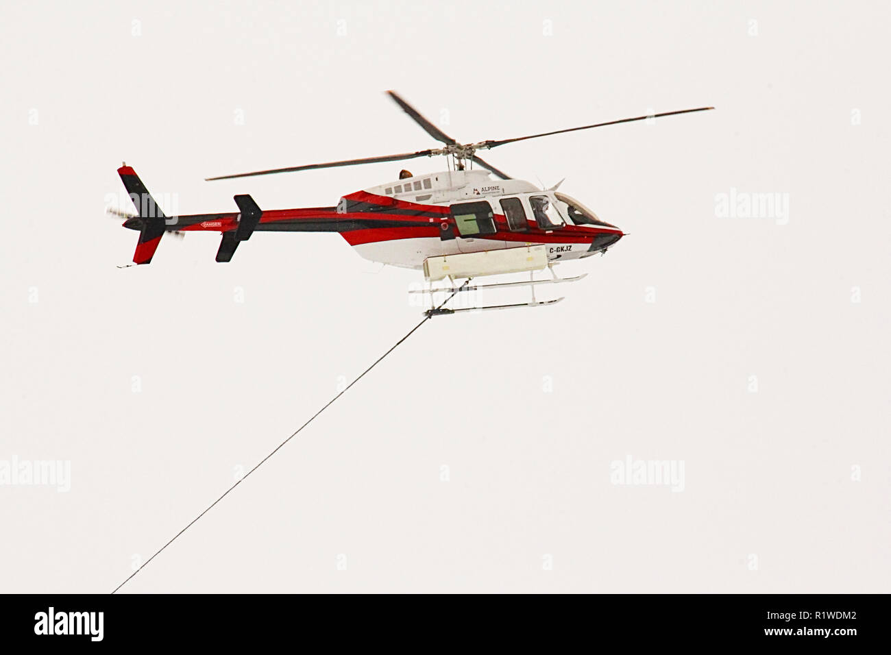 Red and white helicopter hi-res stock photography and images - Alamy