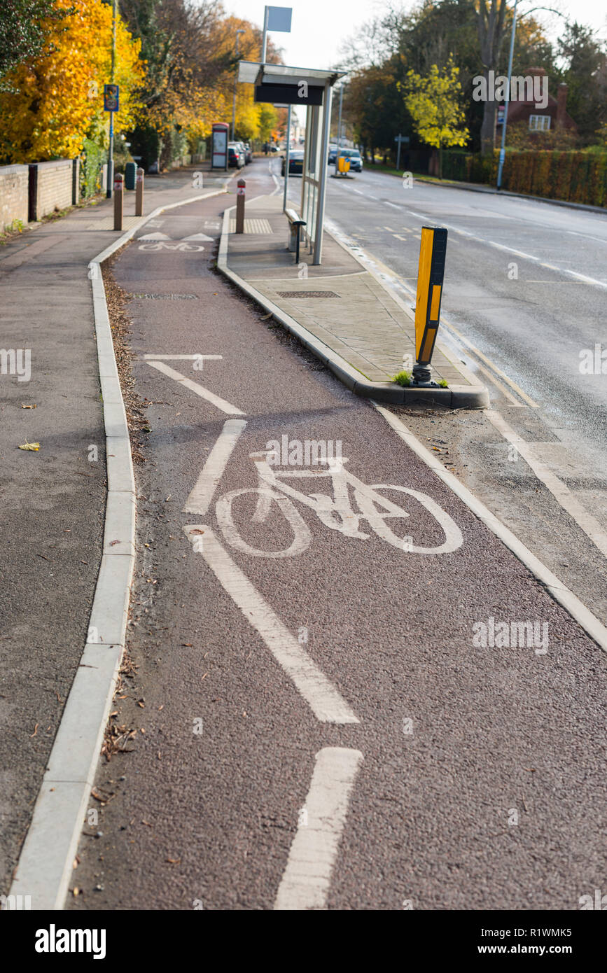 Cycle path along Huntingdon Rd, Cambridge, UK Stock Photo - Alamy