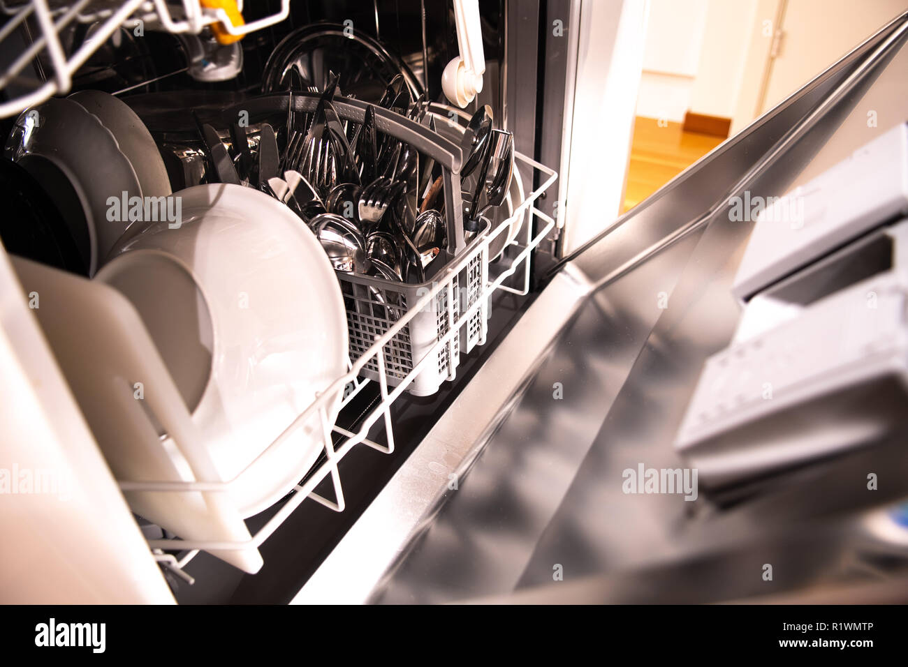 Dishwasher full hi-res stock photography and images - Alamy