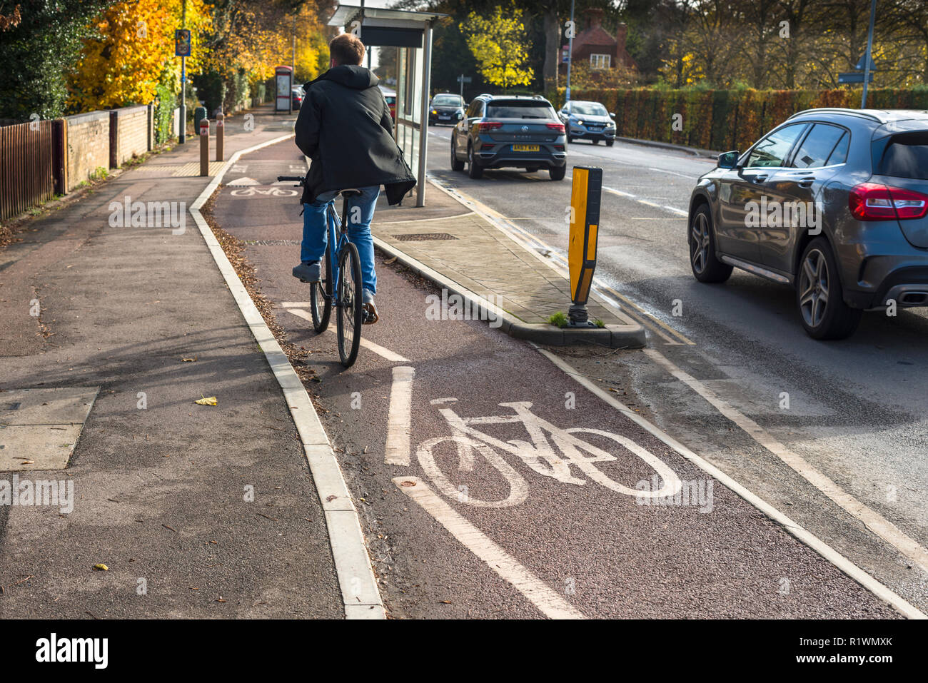 Cycle path along Huntingdon Rd, Cambridge, UK Stock Photo - Alamy