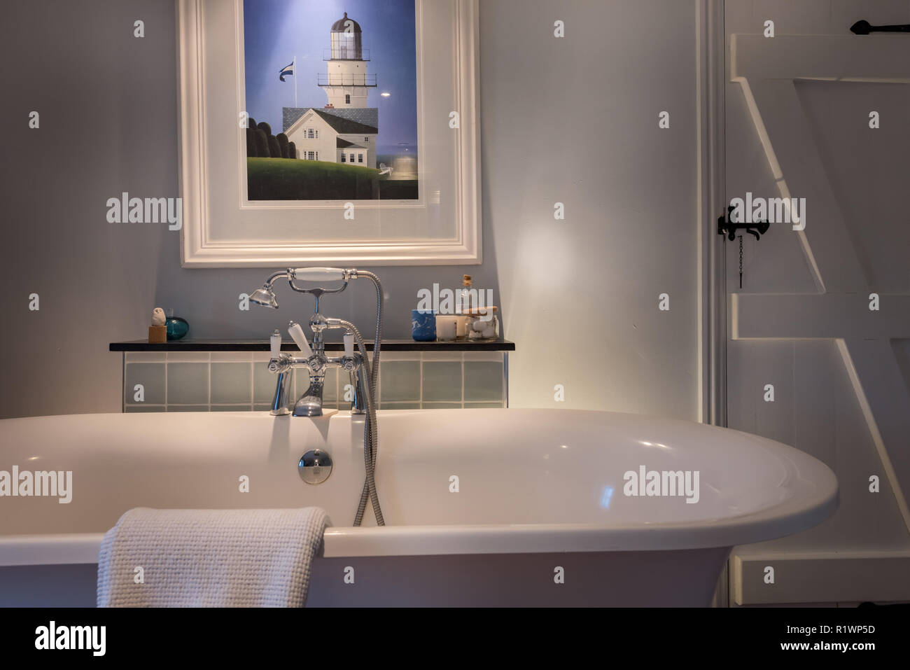 Classic bathroom hi-res stock photography and images - Alamy