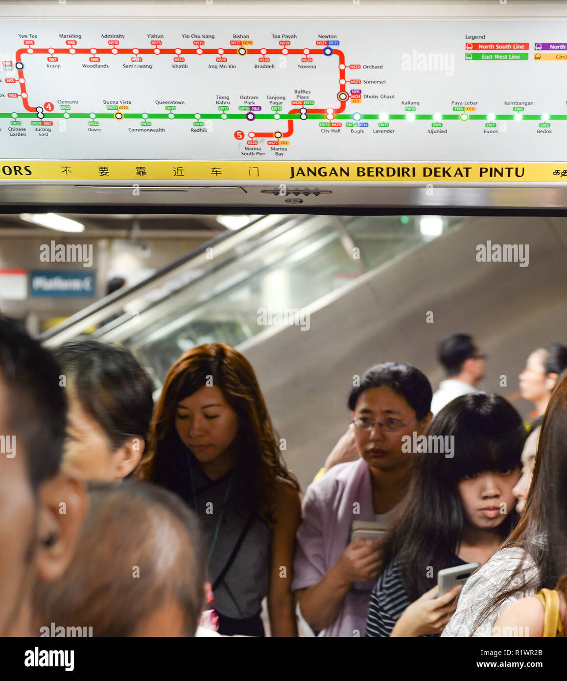 Passengers boarding the subway hi-res stock photography and images - Alamy