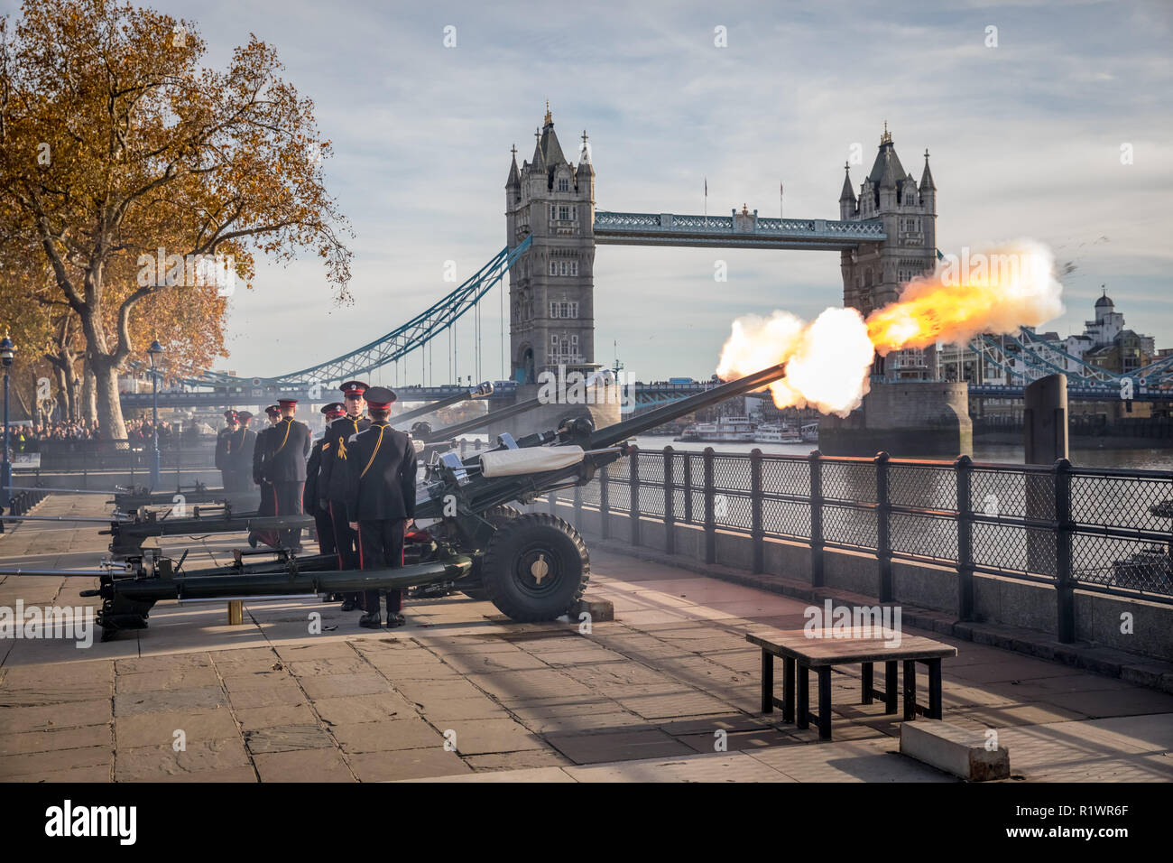 Royal birthday gun salute hi-res stock photography and images - Alamy