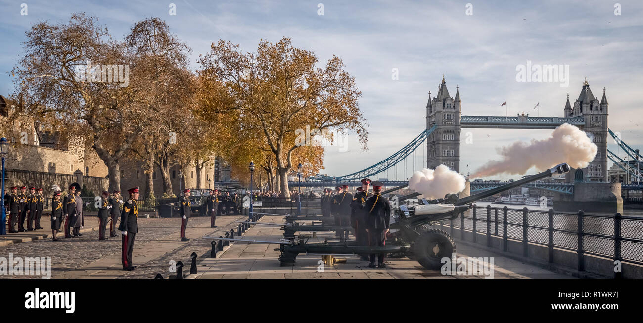 Gun salute tower of london hi-res stock photography and images - Alamy