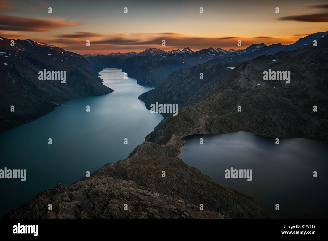 Besseggen mountain ridge between Gjende Lake and Bessvatnet ...
