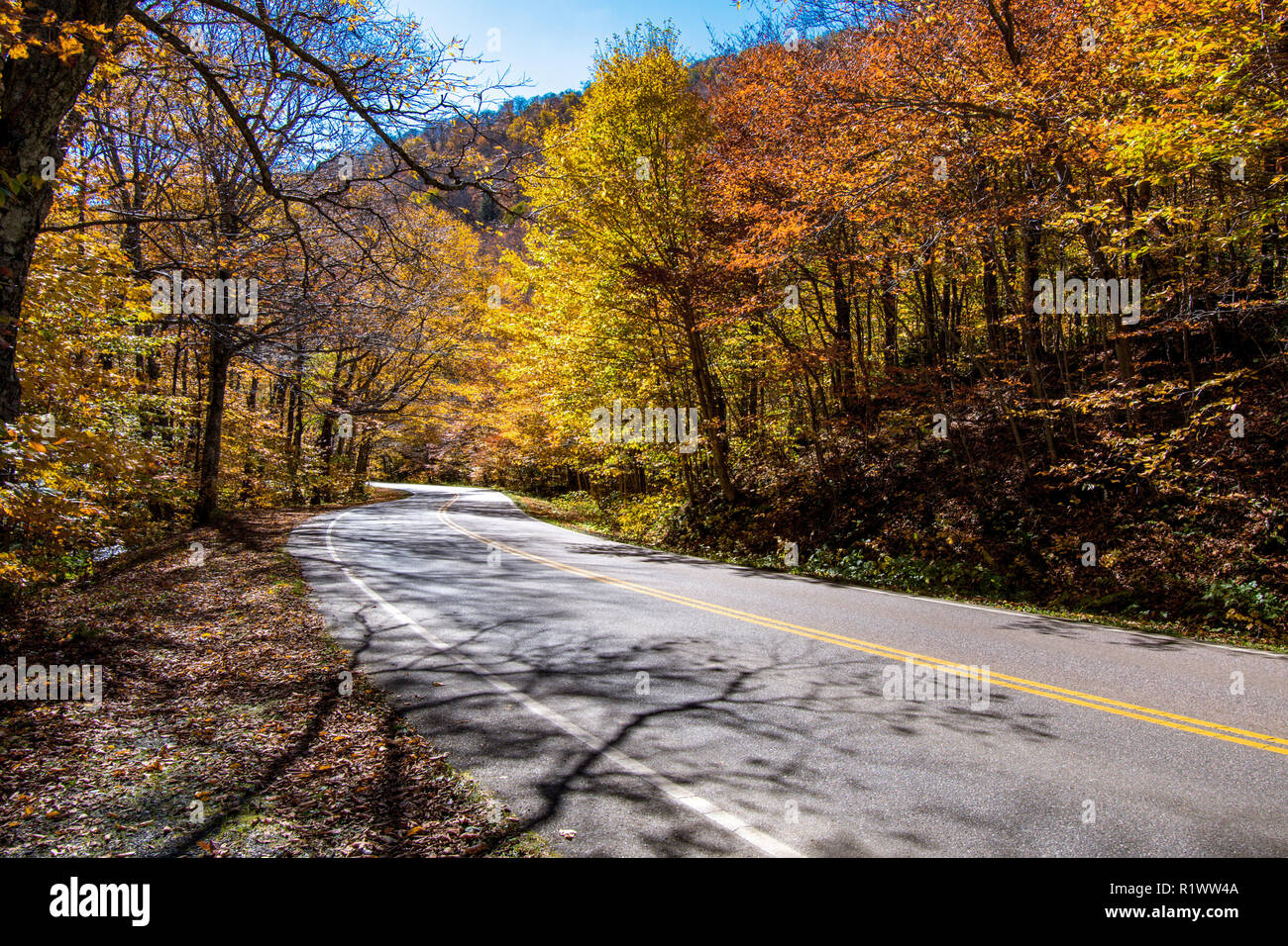 Autumn scene in Vermont mountains near Stowe Stock Photo - Alamy