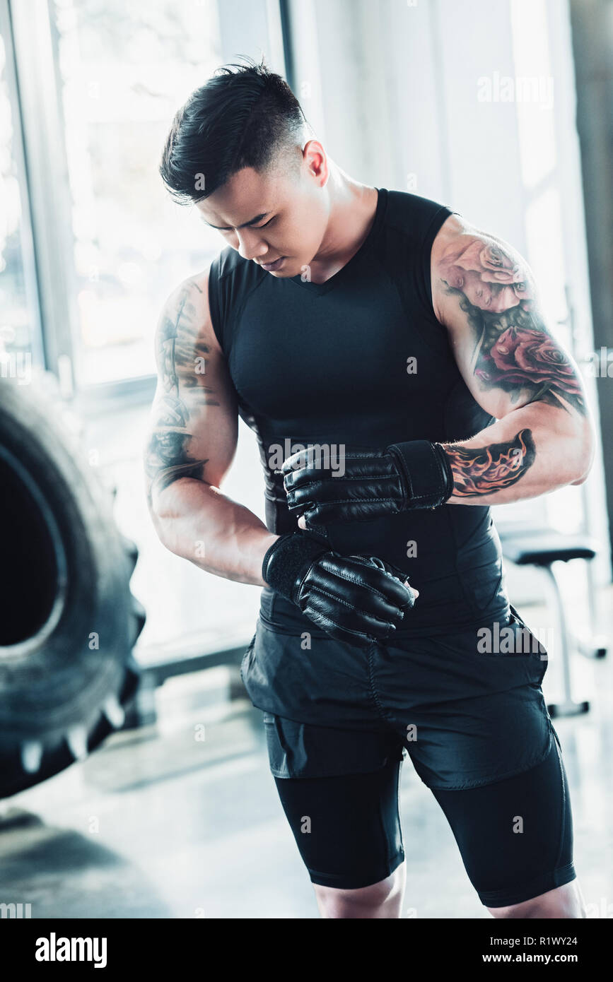 Sporty asian male boxer hi-res stock photography and images - Alamy
