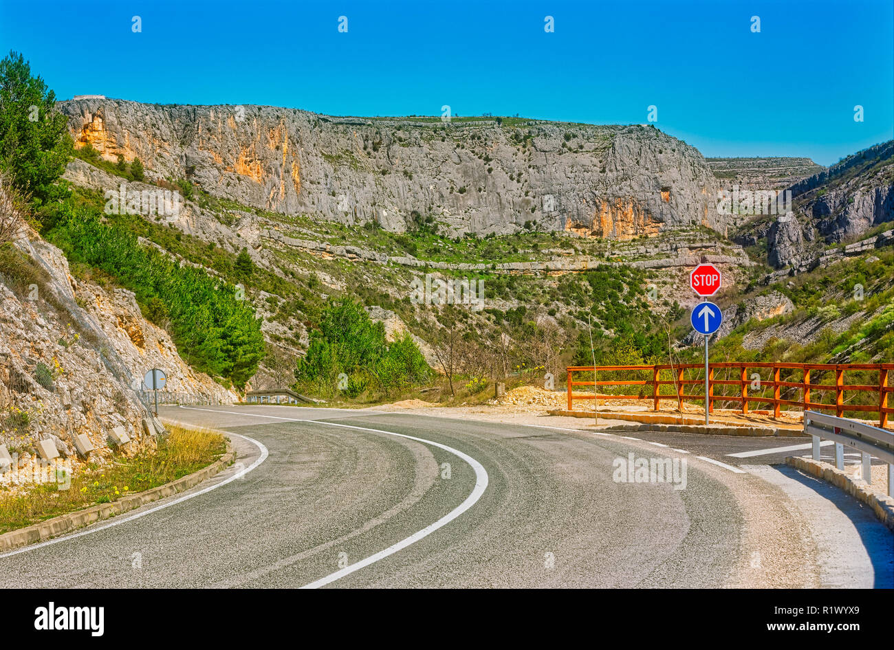 Dingle road sign hi-res stock photography and images - Alamy
