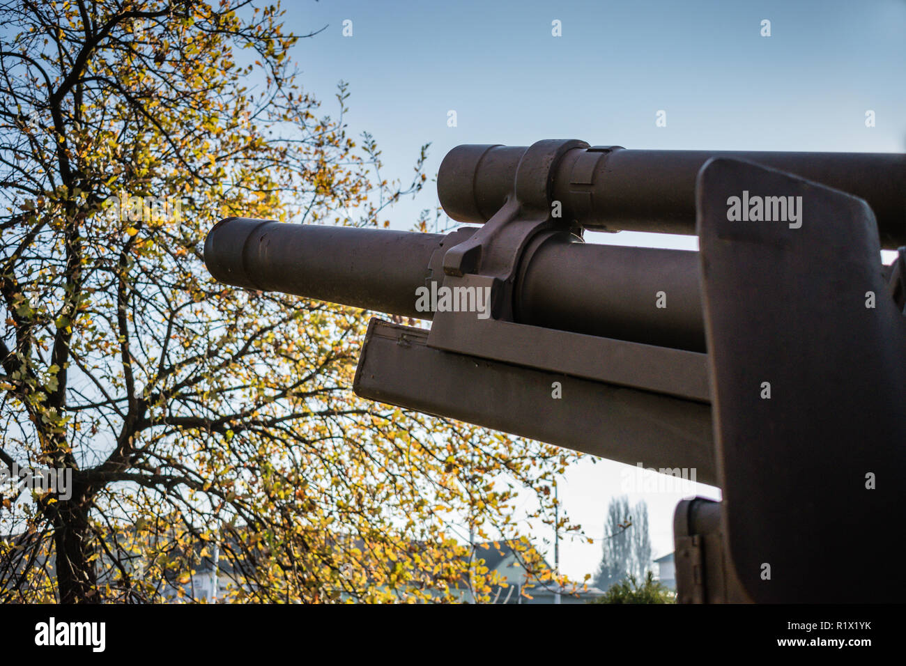 Side picture of old howitzer short barrel canon Stock Photo - Alamy