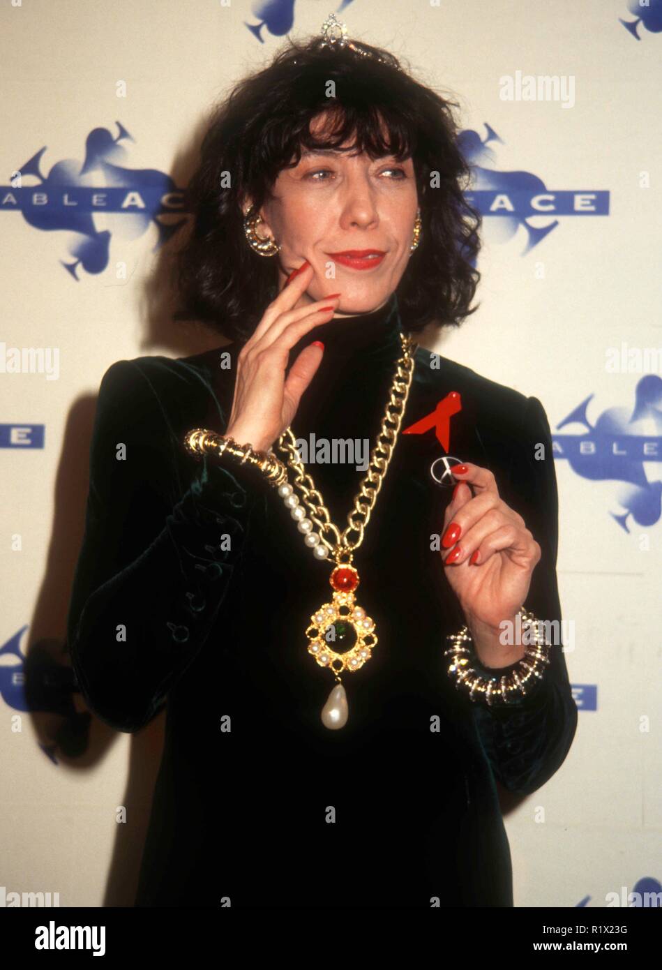 HOLLYWOOD, CA - JANUARY 17: Actress Lily Tomlin attends the 14th Annual ...