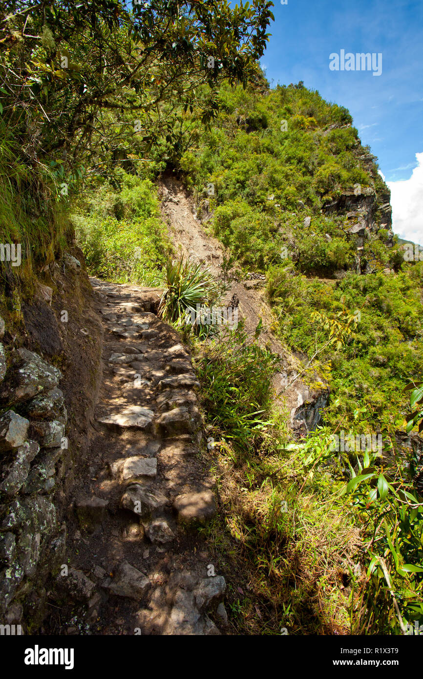 Ancient path to Matsu Pitsu Stock Photo - Alamy