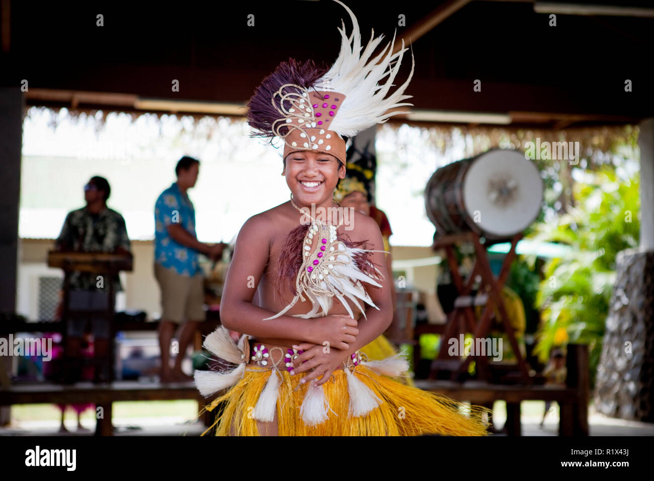 The cook islands dance hi-res stock photography and images - Alamy