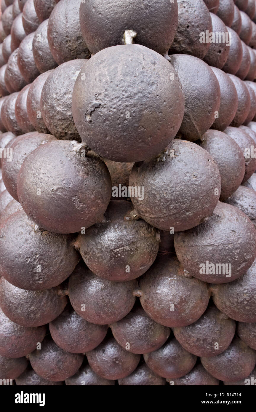 Stacked cannon balls hi-res stock photography and images - Alamy