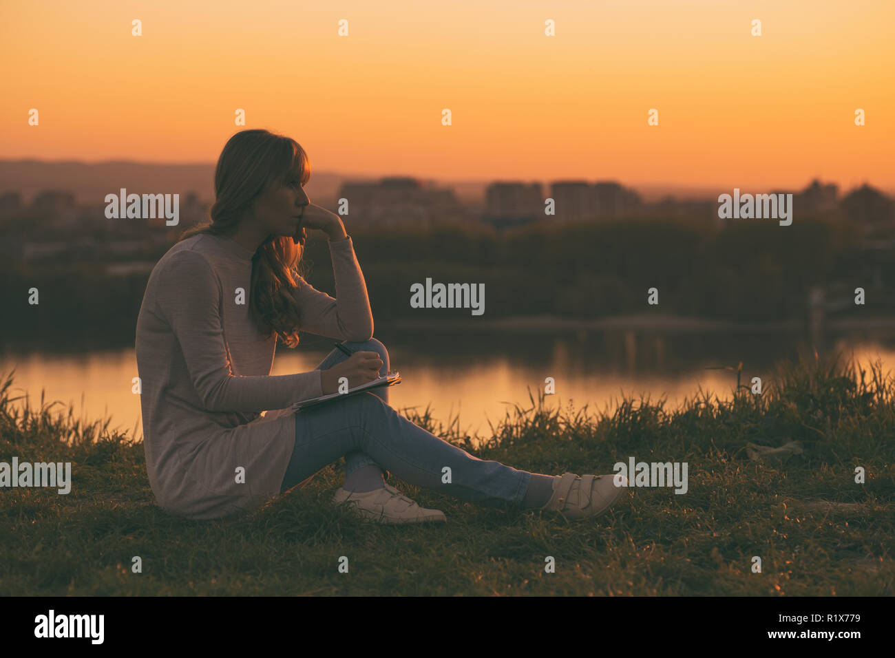 Female writing silhouette hi-res stock photography and images - Alamy